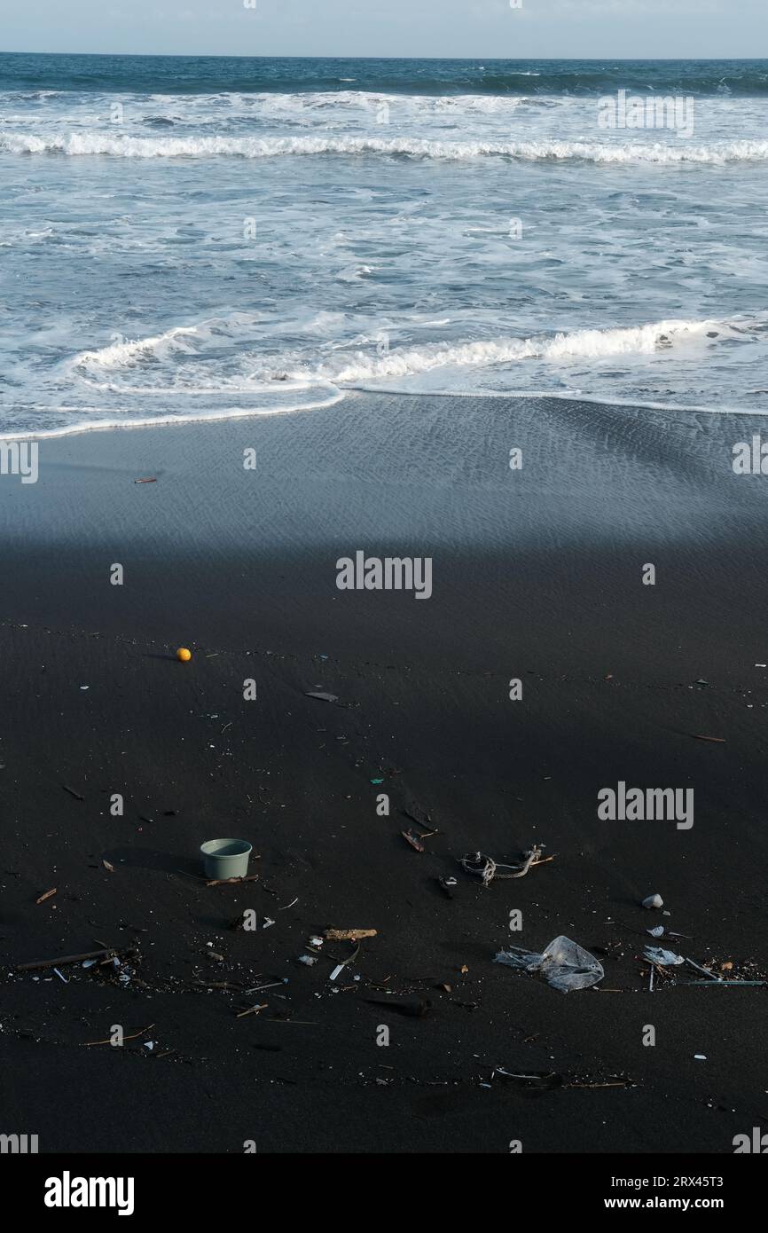 Polluted ocean beaches plastic waste hi-res stock photography and ...