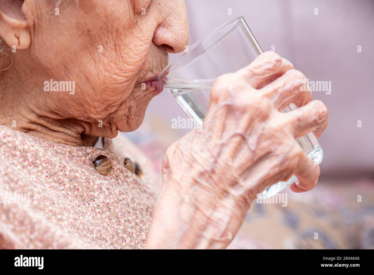 Old woman holding fresh hi-res stock photography and images - Alamy