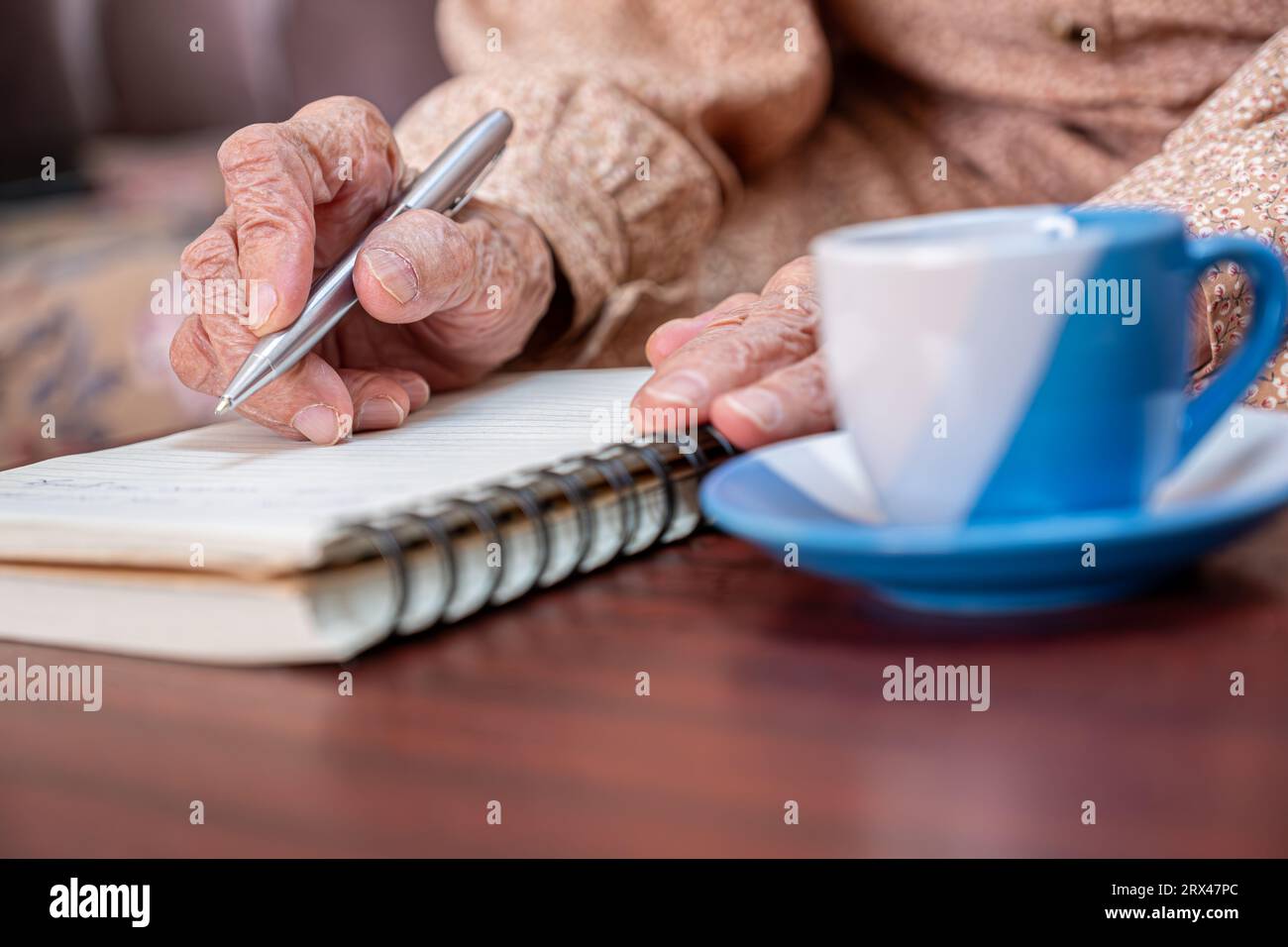 Letter elder woman hand hi-res stock photography and images - Alamy