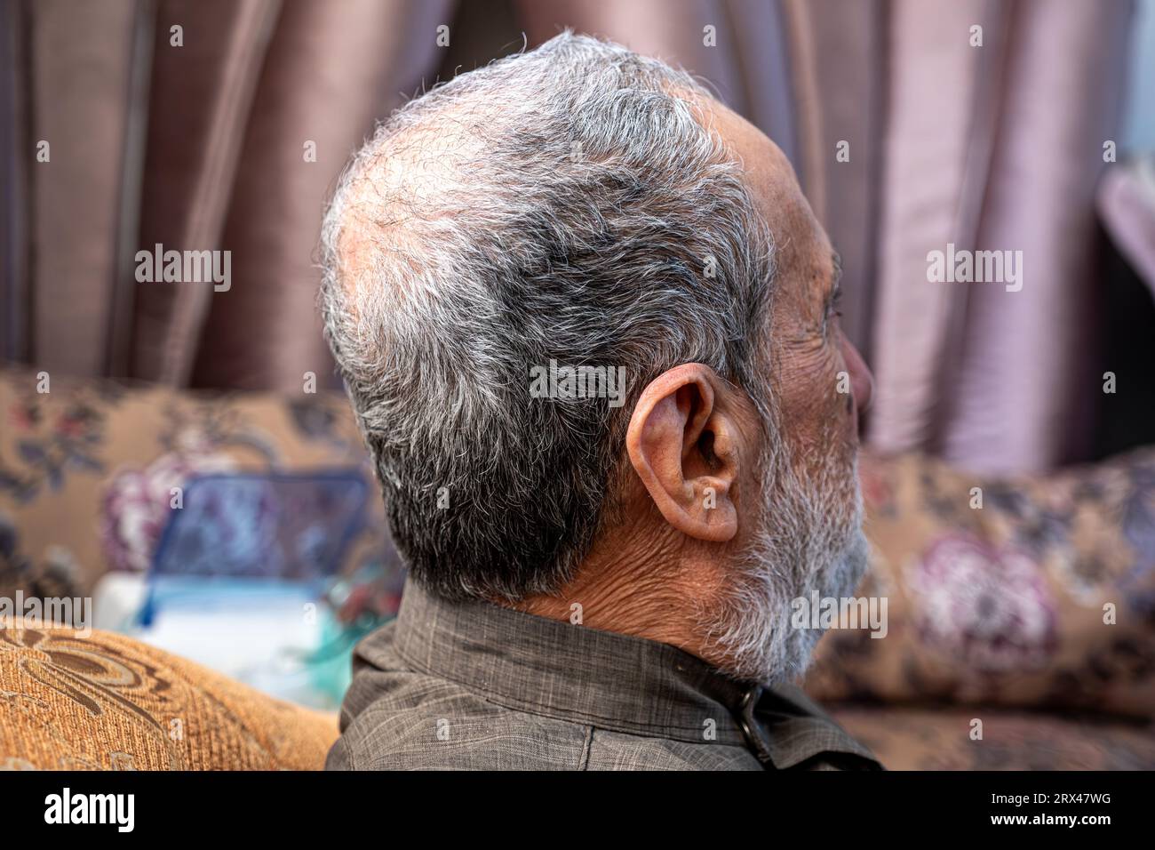 head portrait for old man grey hair Stock Photo - Alamy