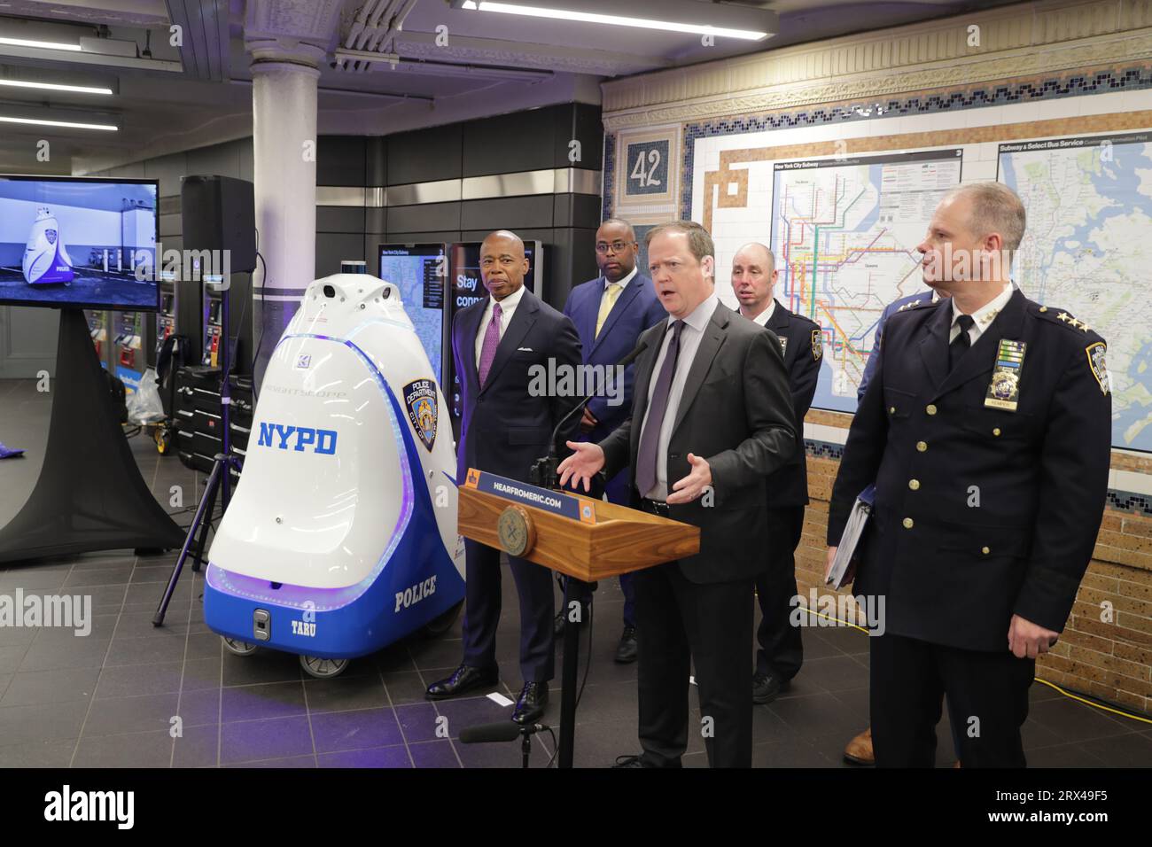 Nypd robot hi-res stock photography and images - Alamy