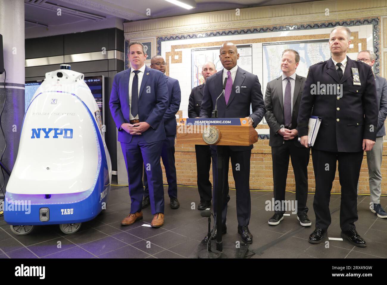 Nypd robot hi-res stock photography and images - Alamy