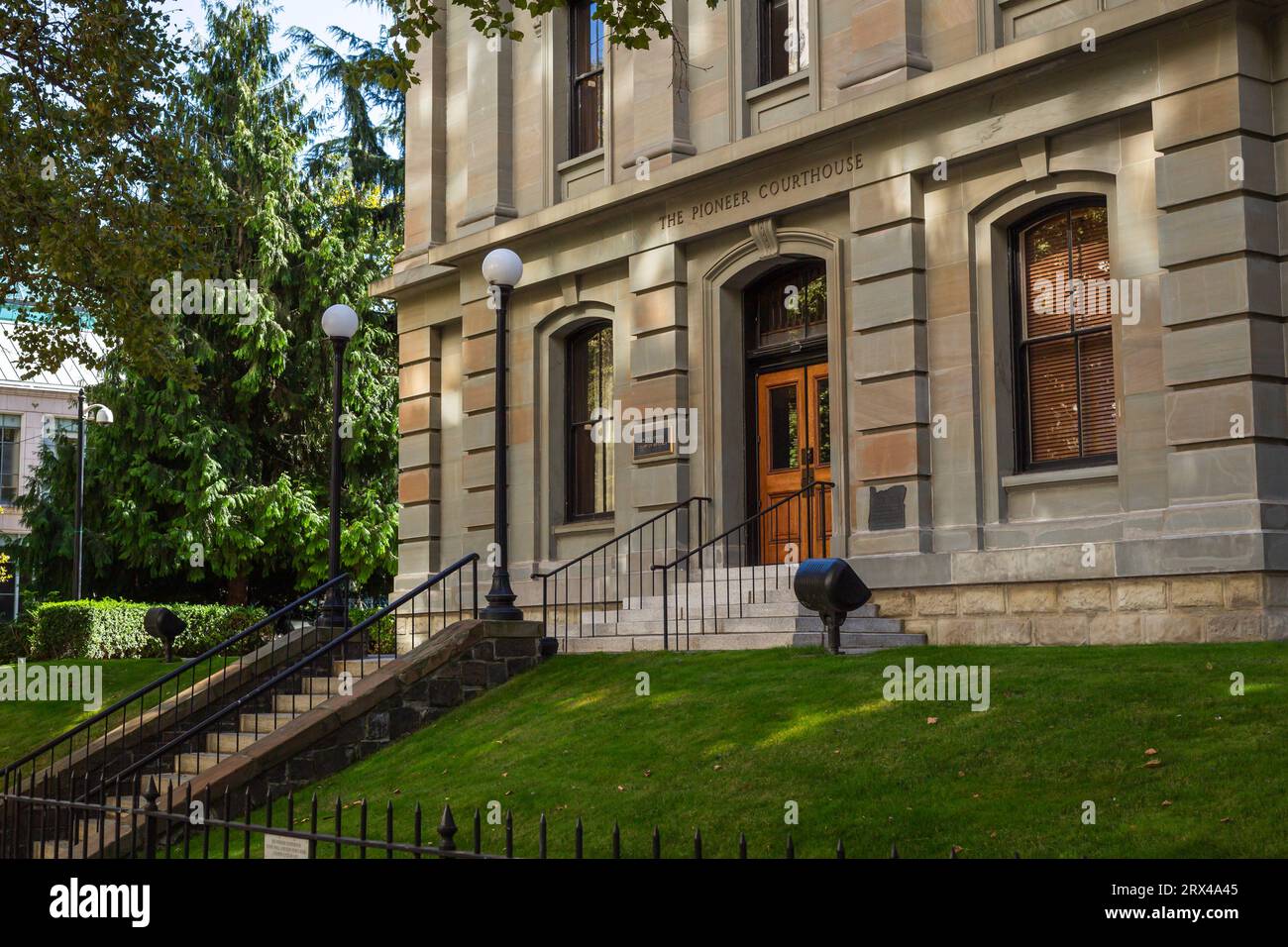 Downtown building entrance hi-res stock photography and images - Alamy