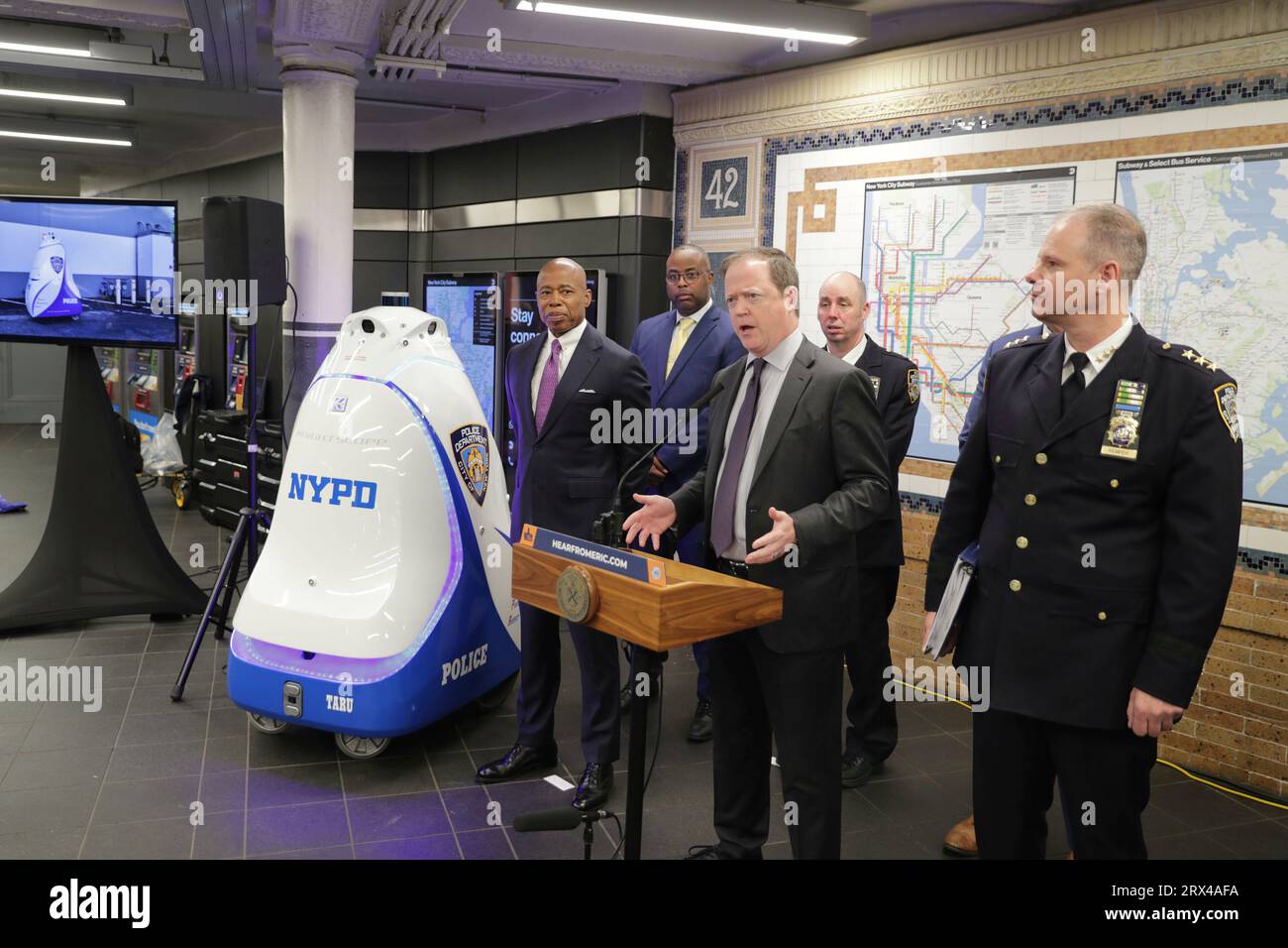 Nypd robot hi-res stock photography and images - Alamy