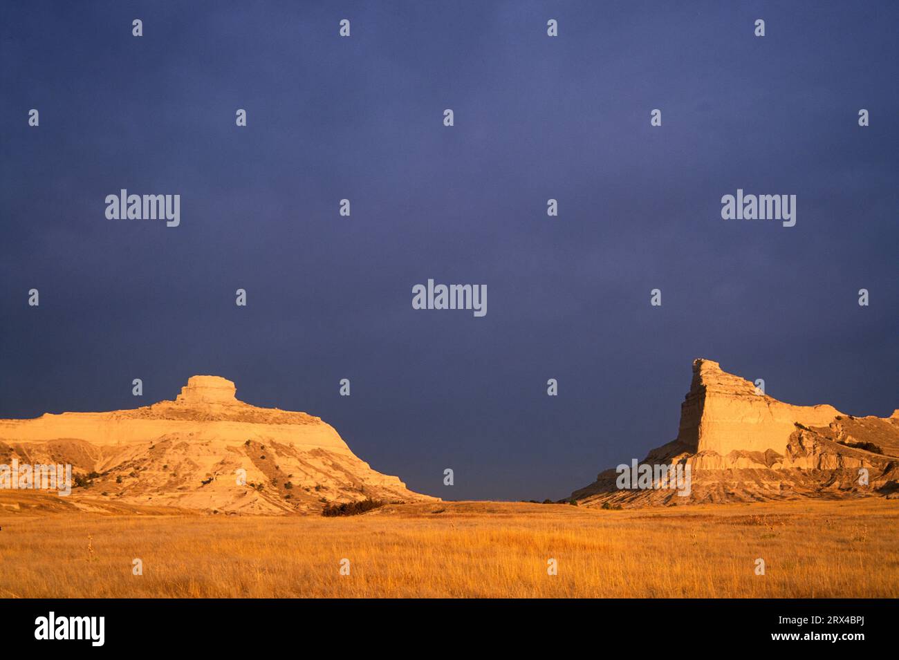 Mitchell Pass between Eagle and Sentinel Rocks, Scotts Bluff National ...