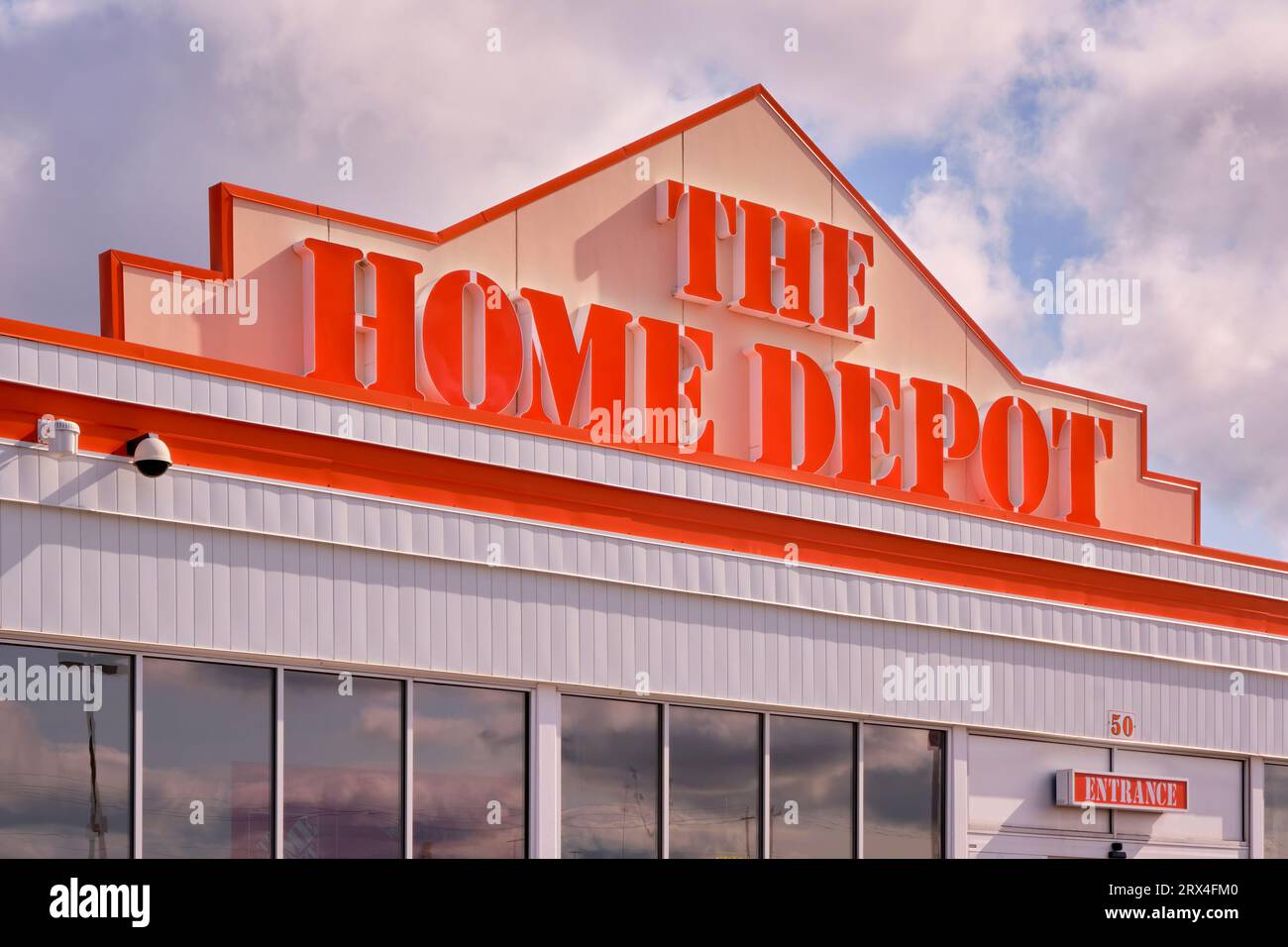 Familiar Home Depot sign over the front entrance of the building Stock ...