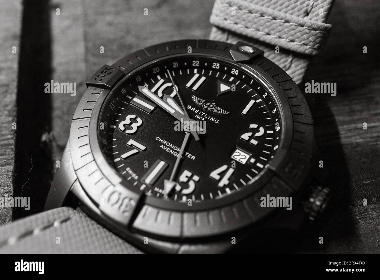 images of the Breitling Avenger night-mission GMT, a travel and dive ...