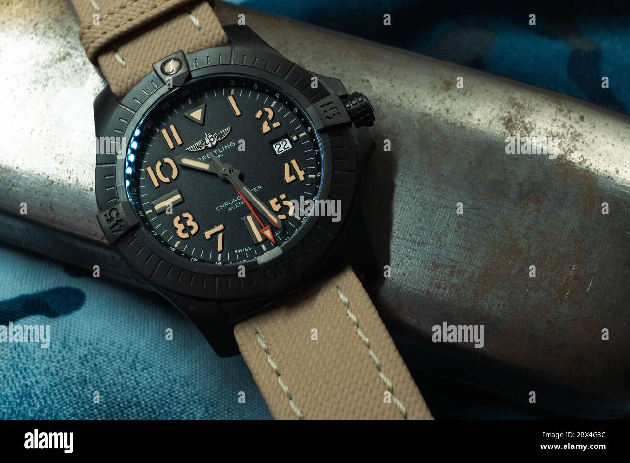 images of the Breitling Avenger night-mission GMT, a travel and dive ...