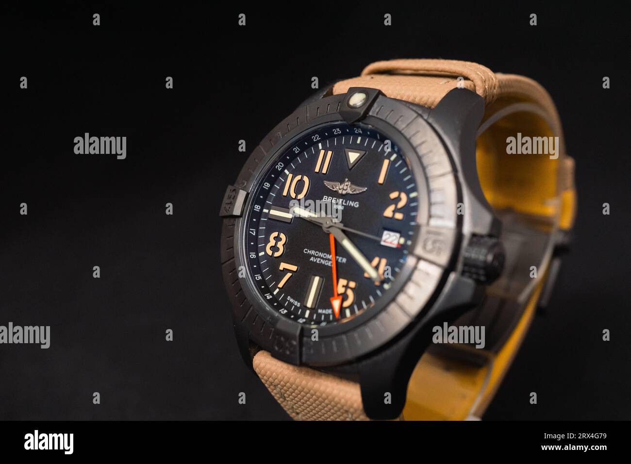 images of the Breitling Avenger night-mission GMT, a travel and dive ...