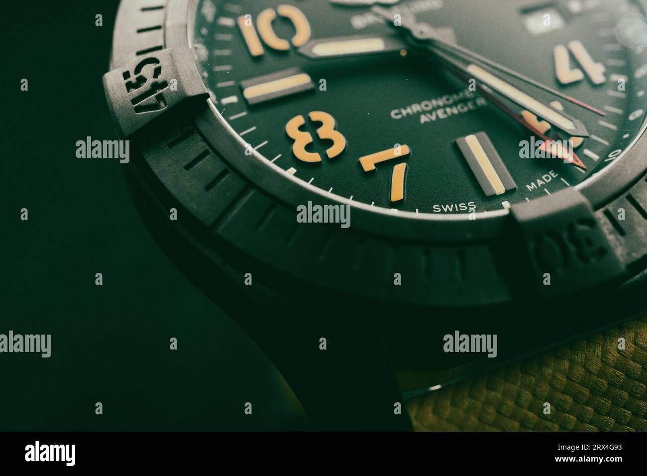 images of the Breitling Avenger night-mission GMT, a travel and dive ...