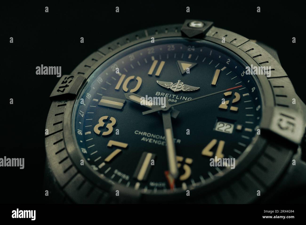 images of the Breitling Avenger night-mission GMT, a travel and dive ...