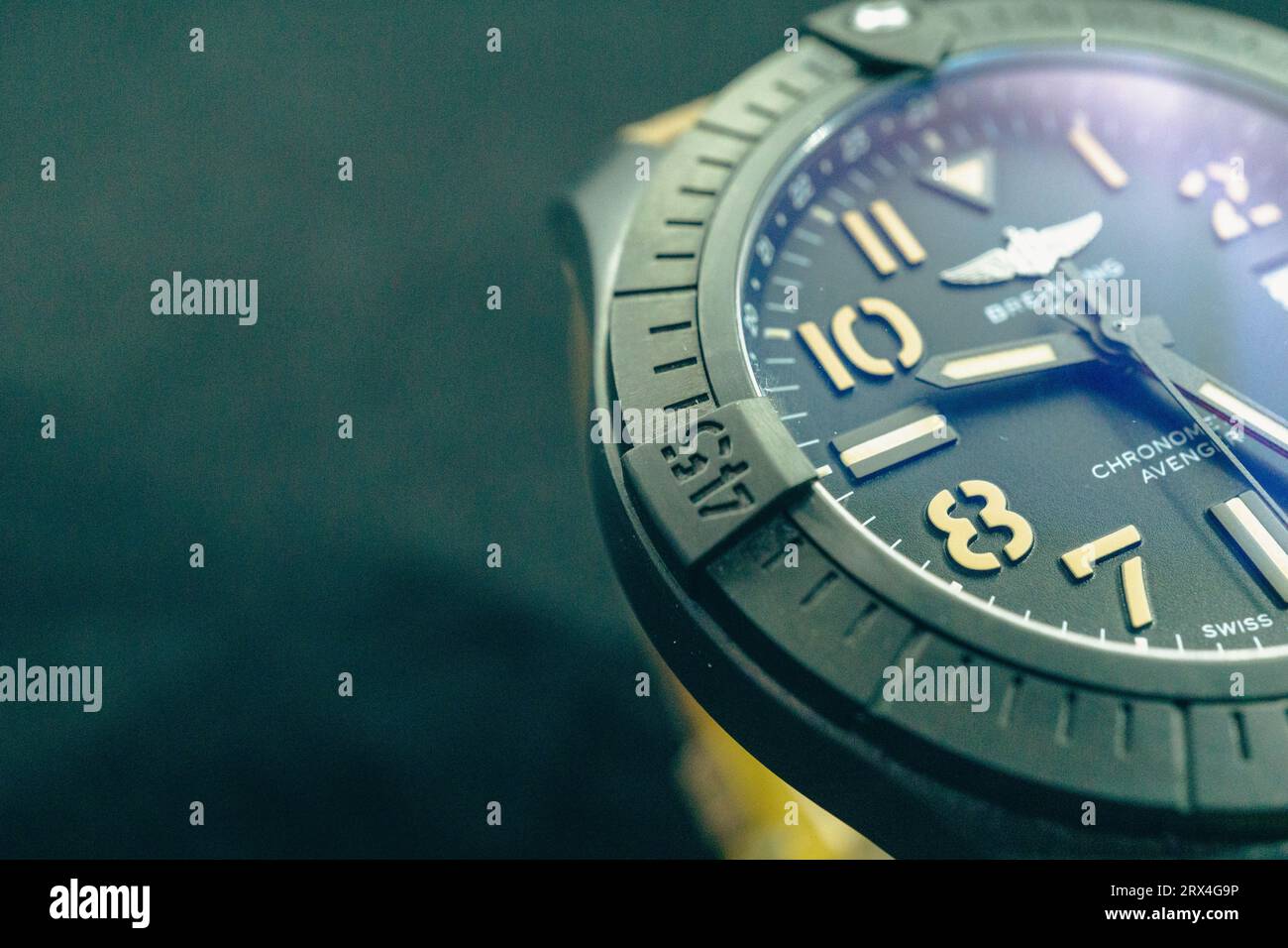 images of the Breitling Avenger night-mission GMT, a travel and dive ...