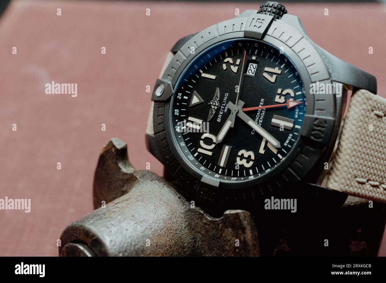images of the Breitling Avenger night-mission GMT, a travel and dive ...