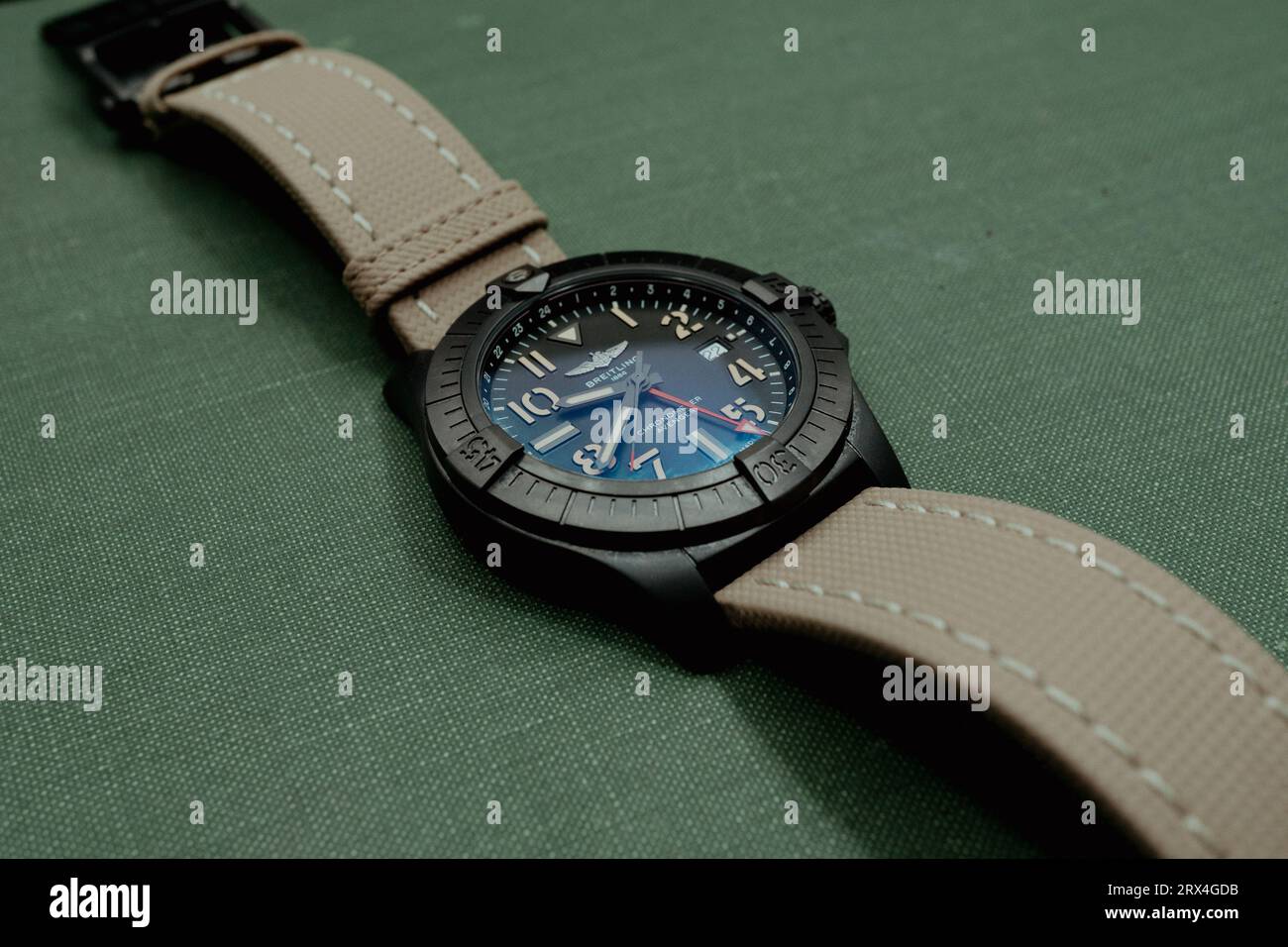 images of the Breitling Avenger night-mission GMT, a travel and dive ...