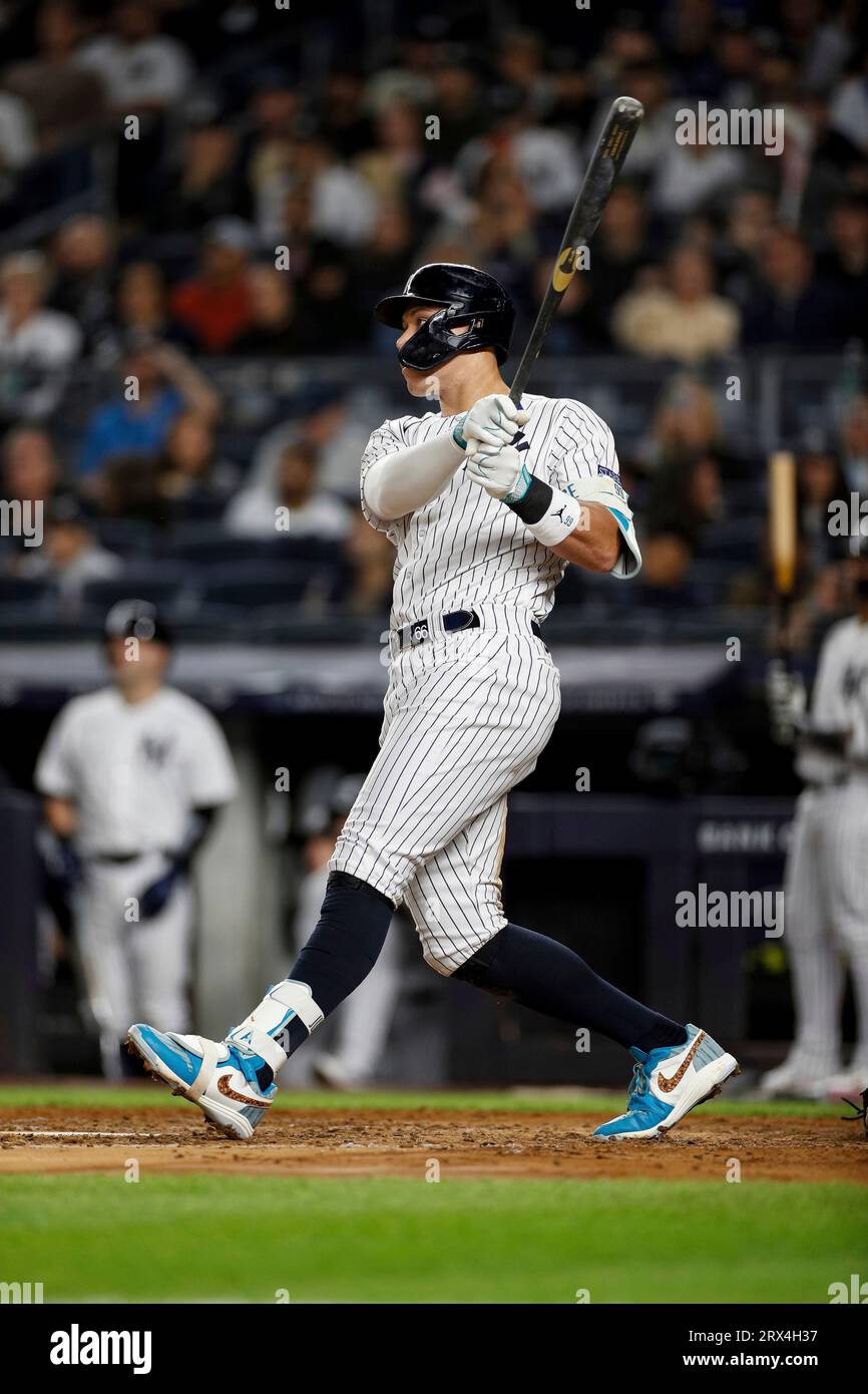 BRONX, NY - SEPTEMBER 22: New York Yankees right fielder Aaron Judge ...