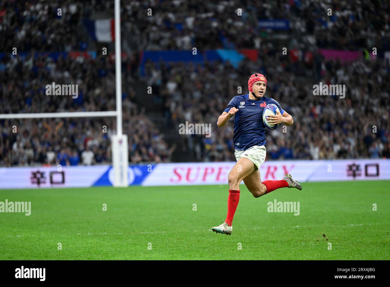 Paris, France. 21st Sep, 2023. Louis Bielle-Biarrey scores a try during ...