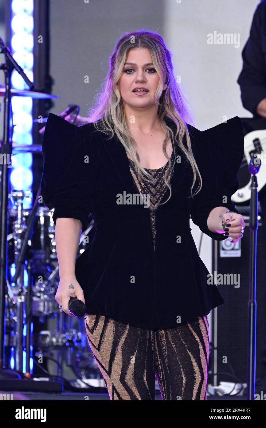 Kelly Clarkson performs on NBC's "Today" at Rockefeller Plaza on ...