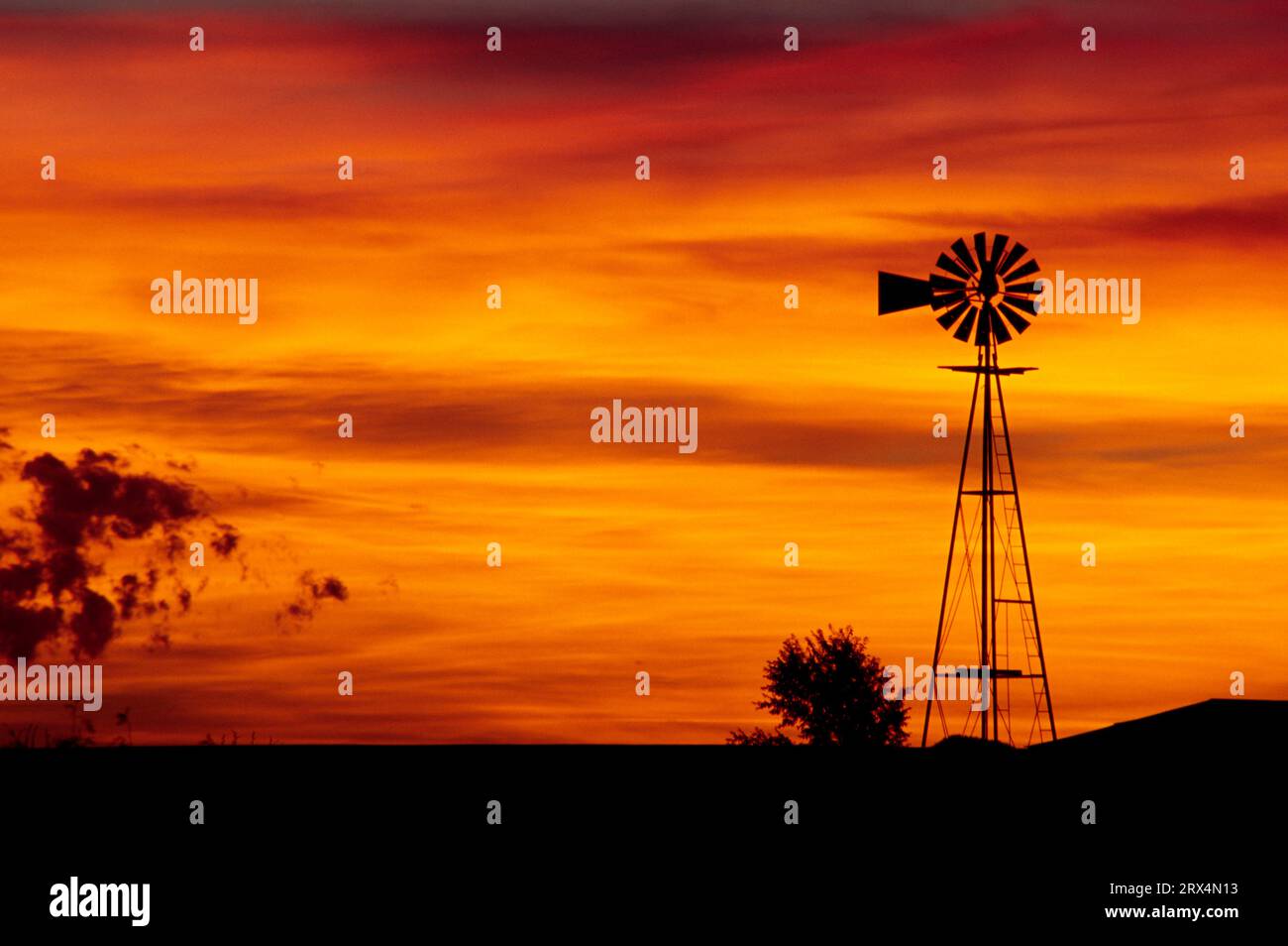 Windmill sunrise, Conchas, New Mexico Stock Photo - Alamy