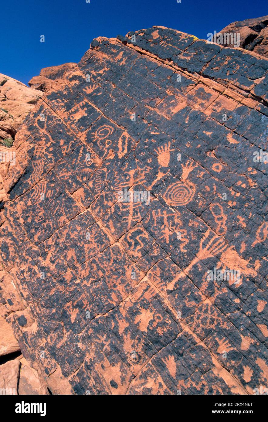 Petroglyphs near Atlatl Rock, Valley of Fire State Park, Nevada Stock ...