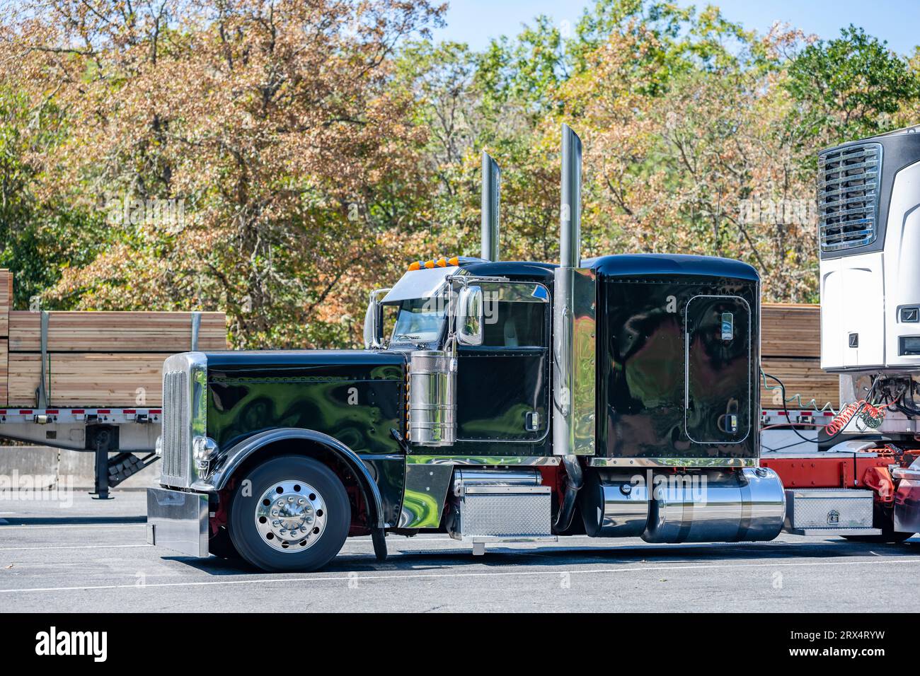 Industrial long hauler classic carrier black big rig semi truck tractor ...