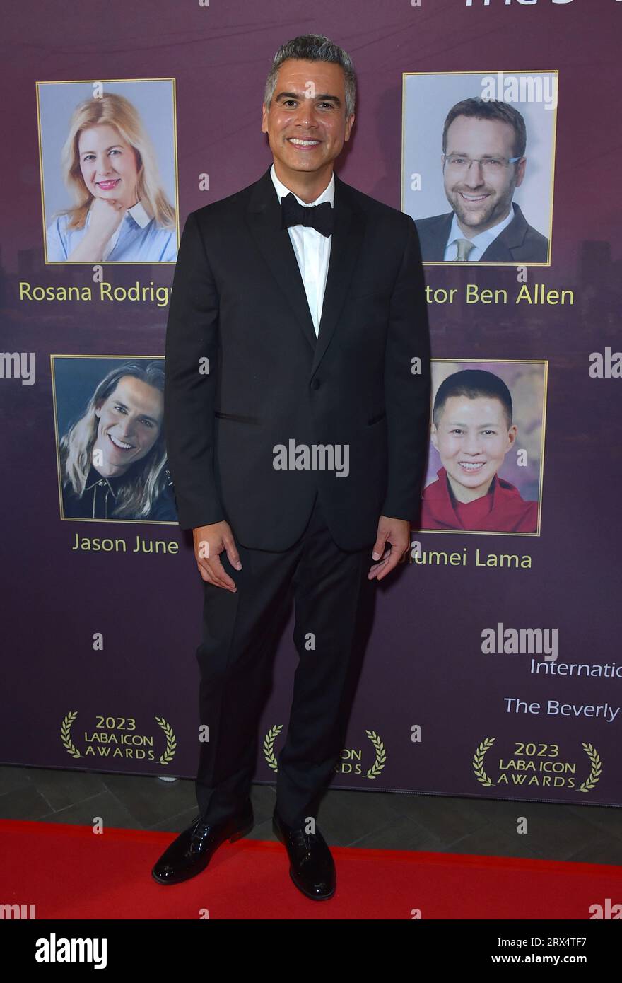 Cash Warren arrives at the third Los Angeles Beverly Arts (LABA) Icon ...
