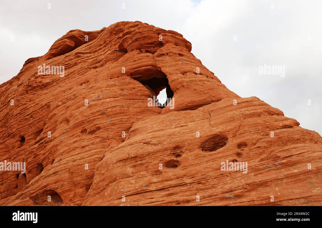 Eye in the rock - Valley of Fire State Park, Nevada Stock Photo - Alamy