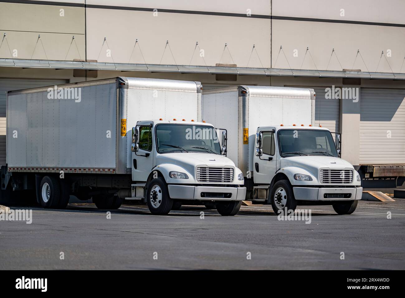 Maneuverable day cab middle duty rigs semi trucks with capacious box ...