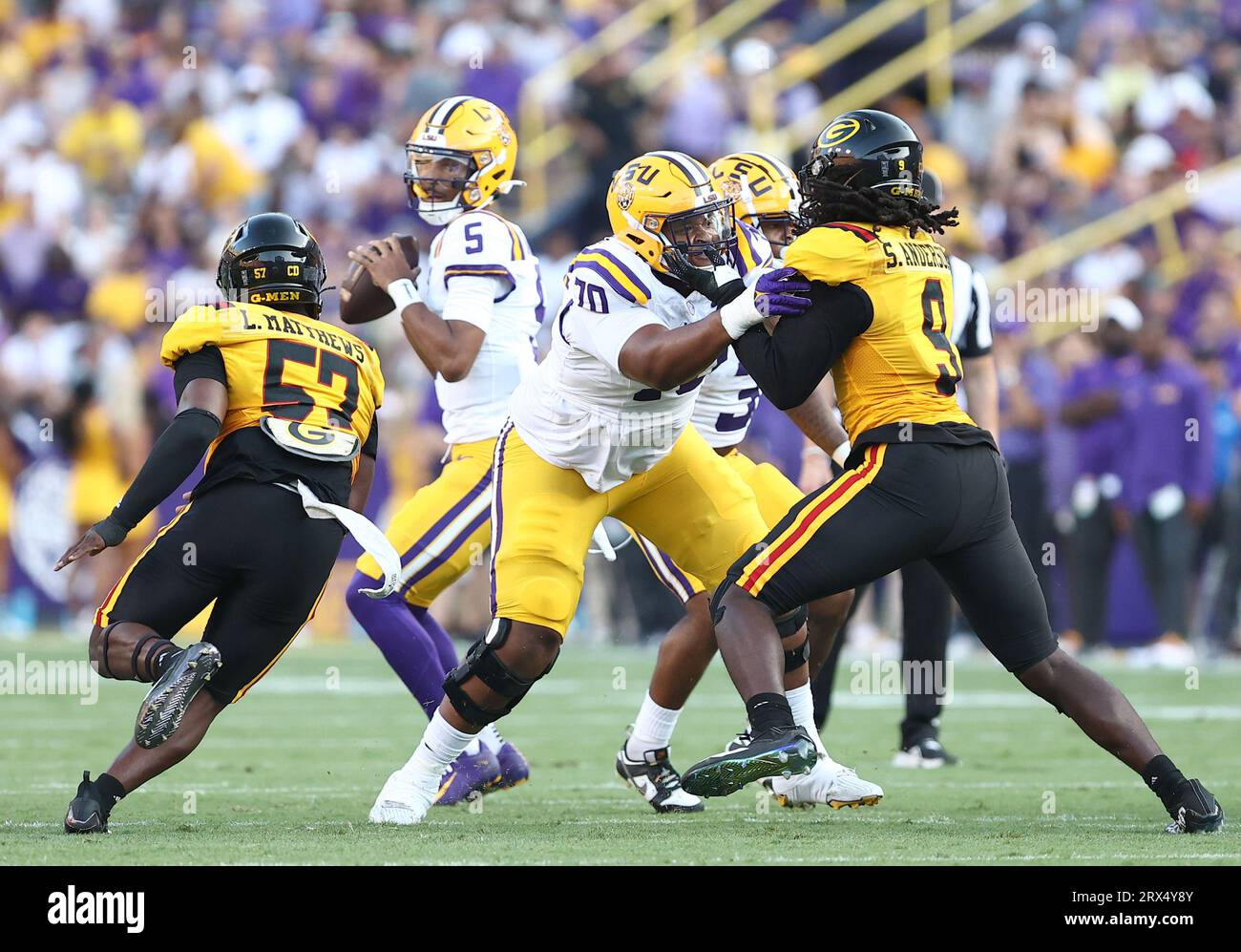 Baton Rouge, USA. 09th Sep, 2023. LSU Tigers offensive lineman Miles ...