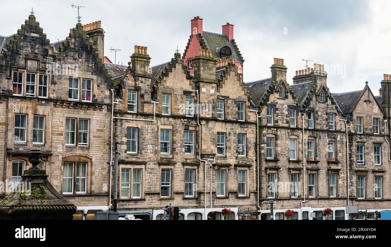 Medieval stone buildings in the majestic city centre of Edinburgh ...