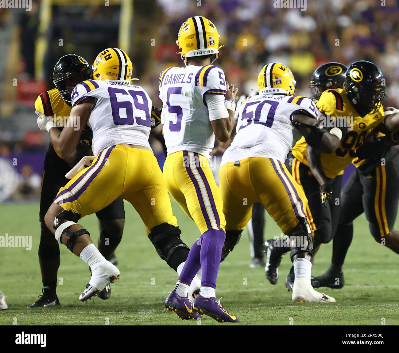 Baton Rouge, USA. 09th Sep, 2023. LSU Tigers quarterback Jayden Daniels ...