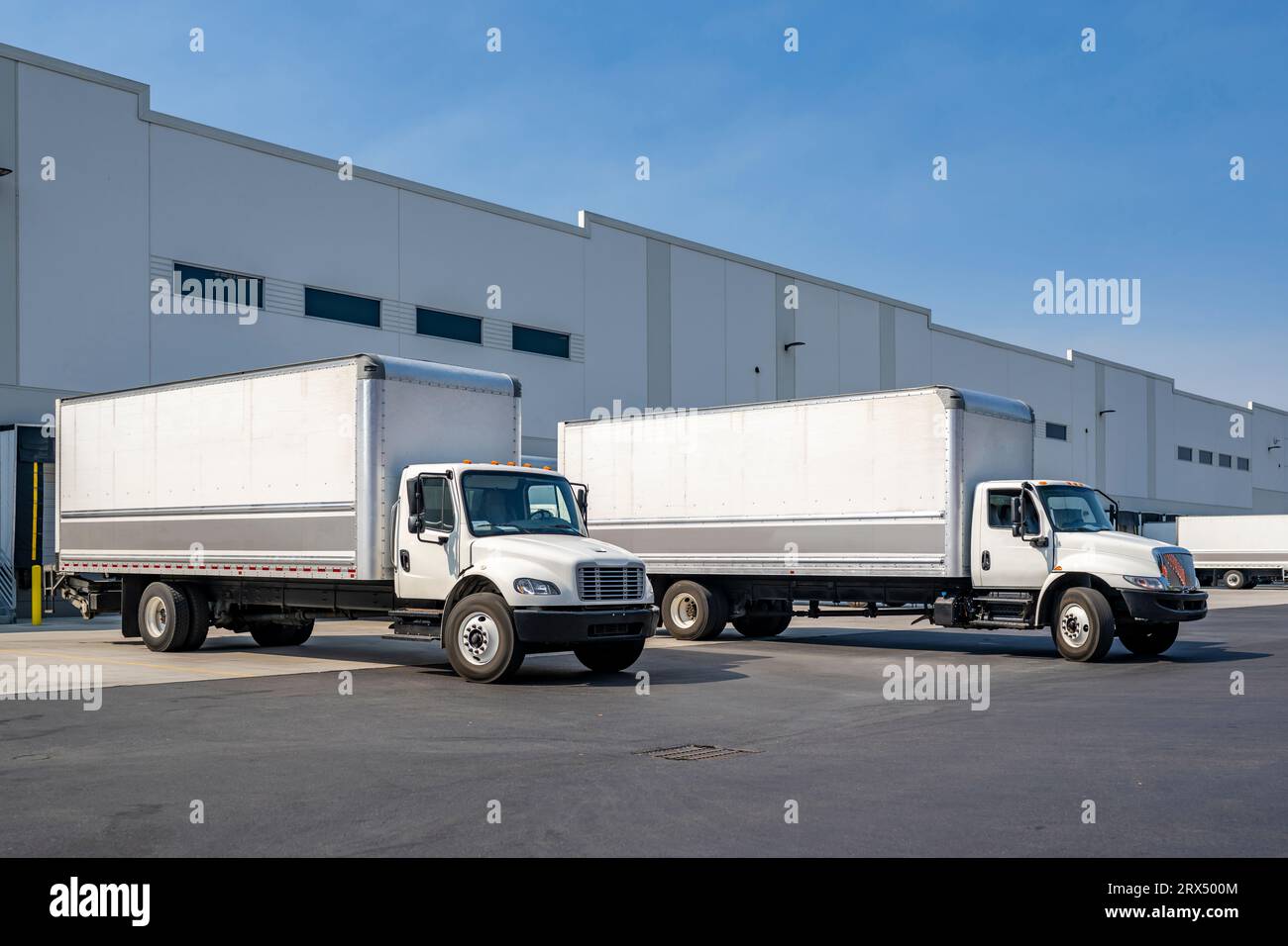Maneuverable day cab middle duty rigs semi trucks with capacious box ...