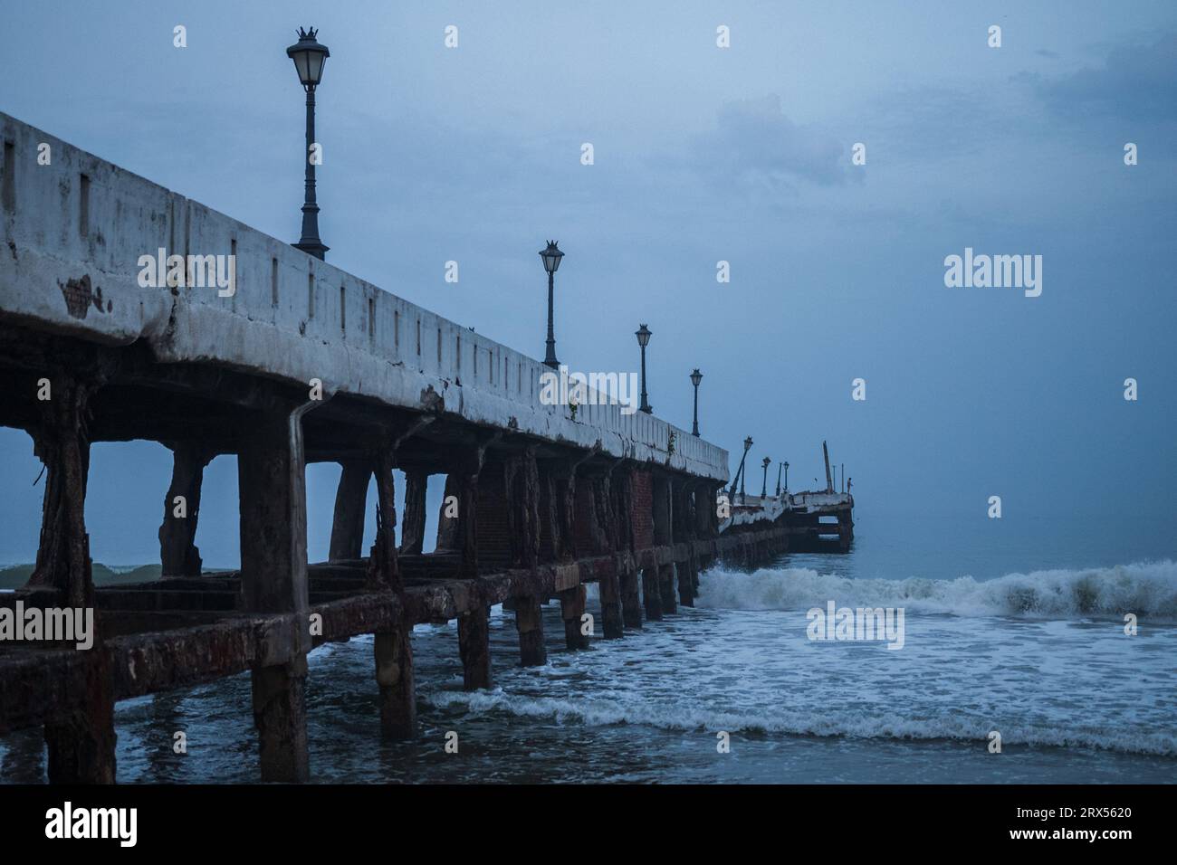 beach side view bridge in a sunset evening, Pondicherry India Stock ...