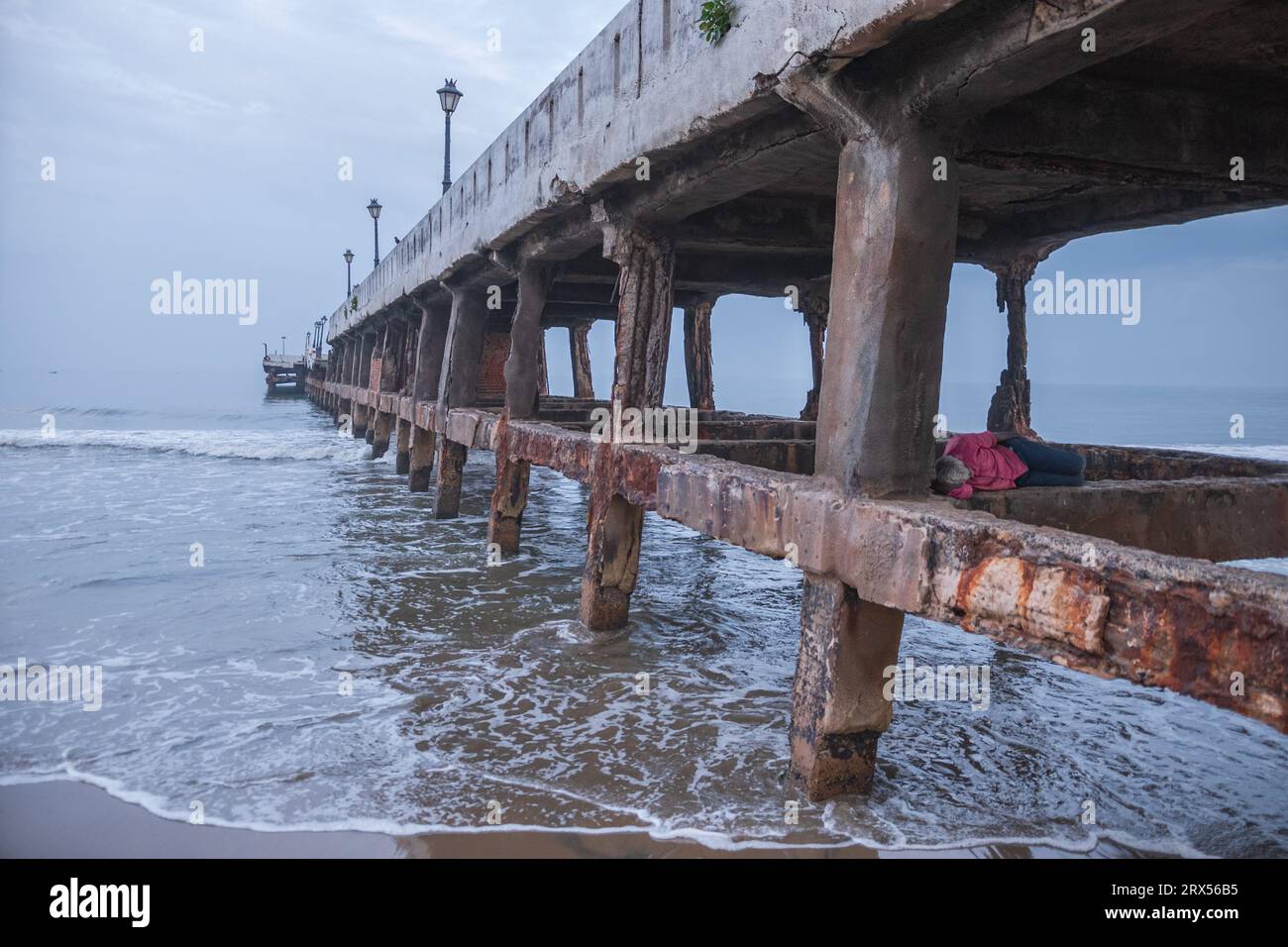 beach side view bridge in a sunset evening, Pondicherry India Stock ...