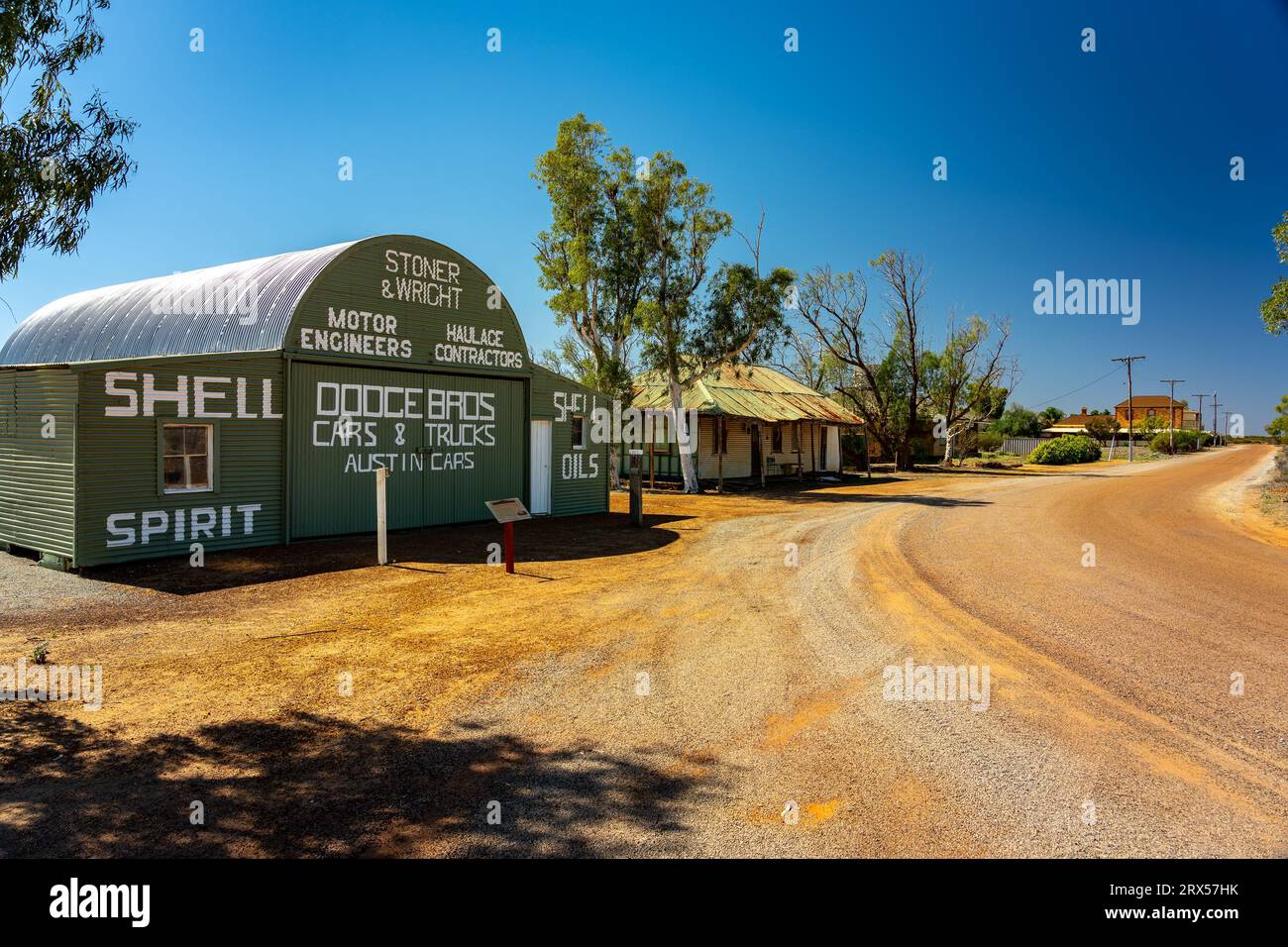 Abandoned service station hi-res stock photography and images - Alamy