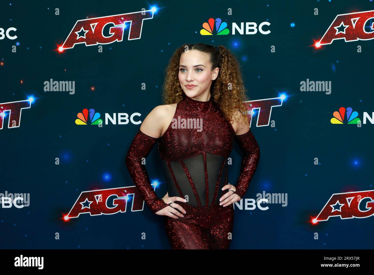 Sofie dossi hi-res stock photography and images - Alamy