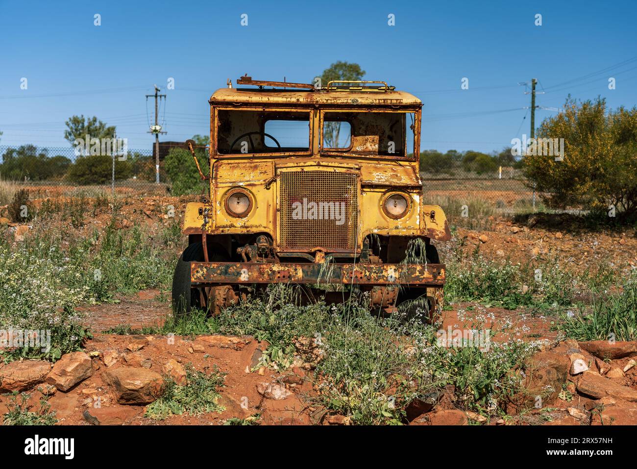 Abandoned old rusted truck in rural Western Australia Stock Photo - Alamy
