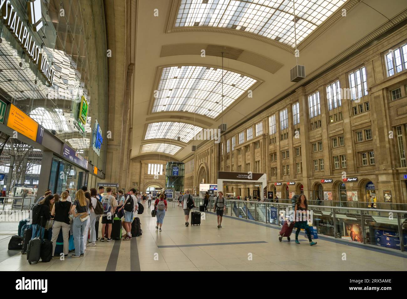 Leipziger hauptbahnhof hi-res stock photography and images - Alamy