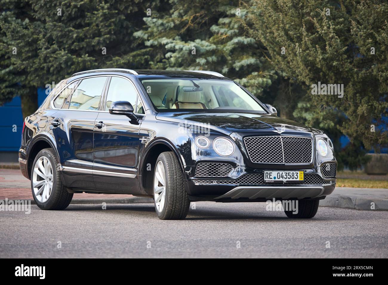 Bentayga 4x4 hi-res stock photography and images - Alamy