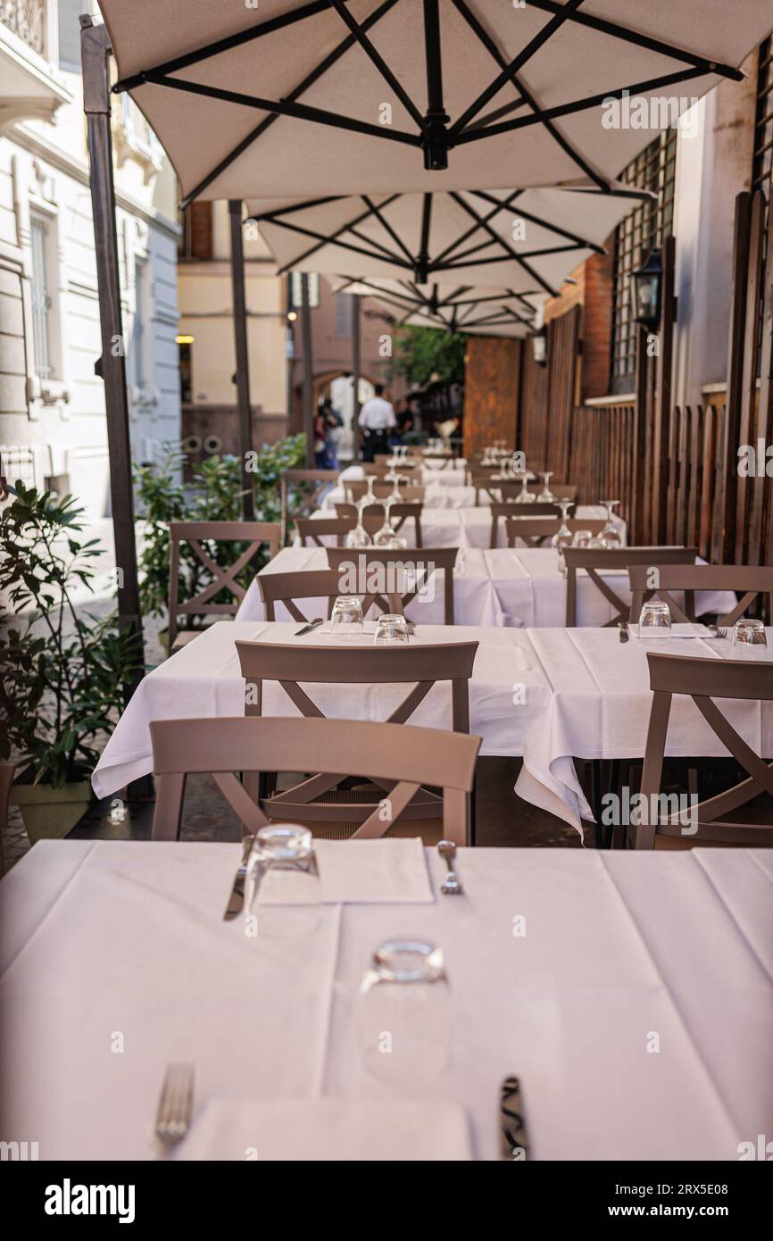 Street set up for a party hi-res stock photography and images - Alamy