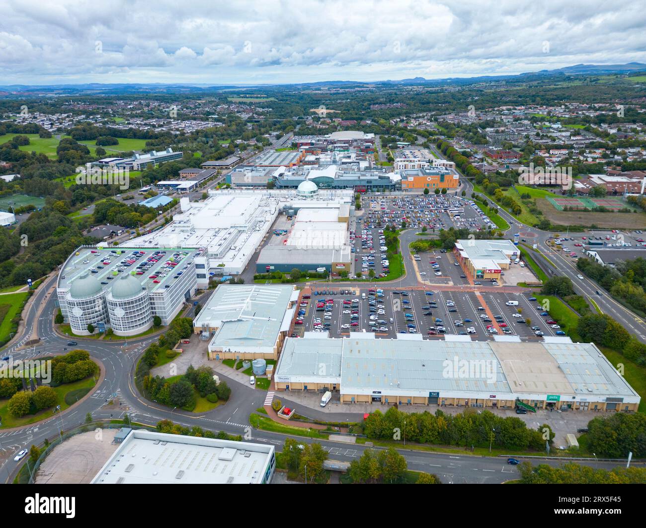 Livingston town centre, west lothian hi-res stock photography and ...