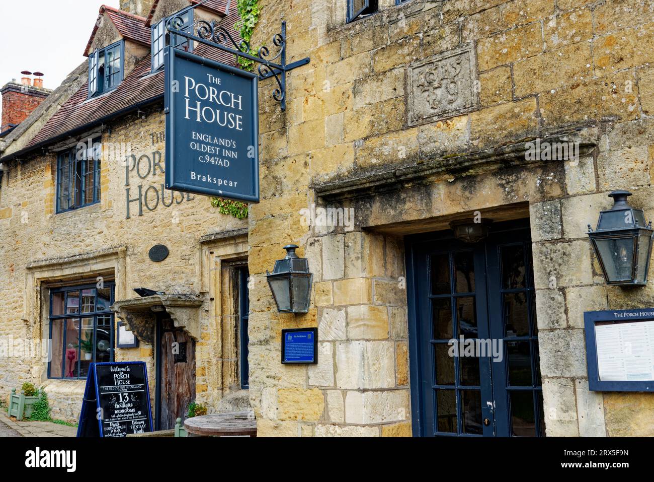 Stow-on-the-Wold old ancient Porch House pub Stock Photo - Alamy