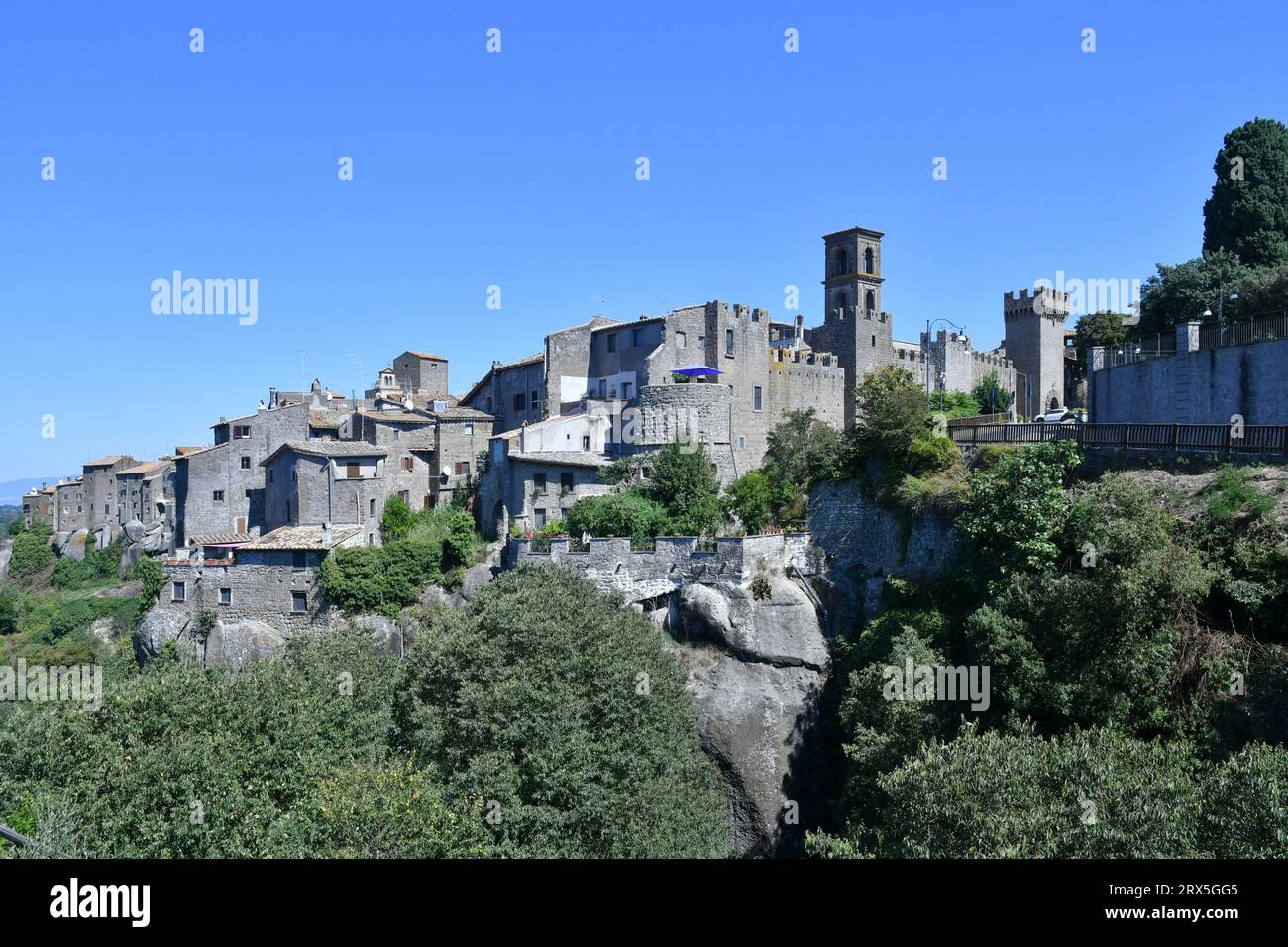 Medieval towns and villages of italy hi-res stock photography and ...