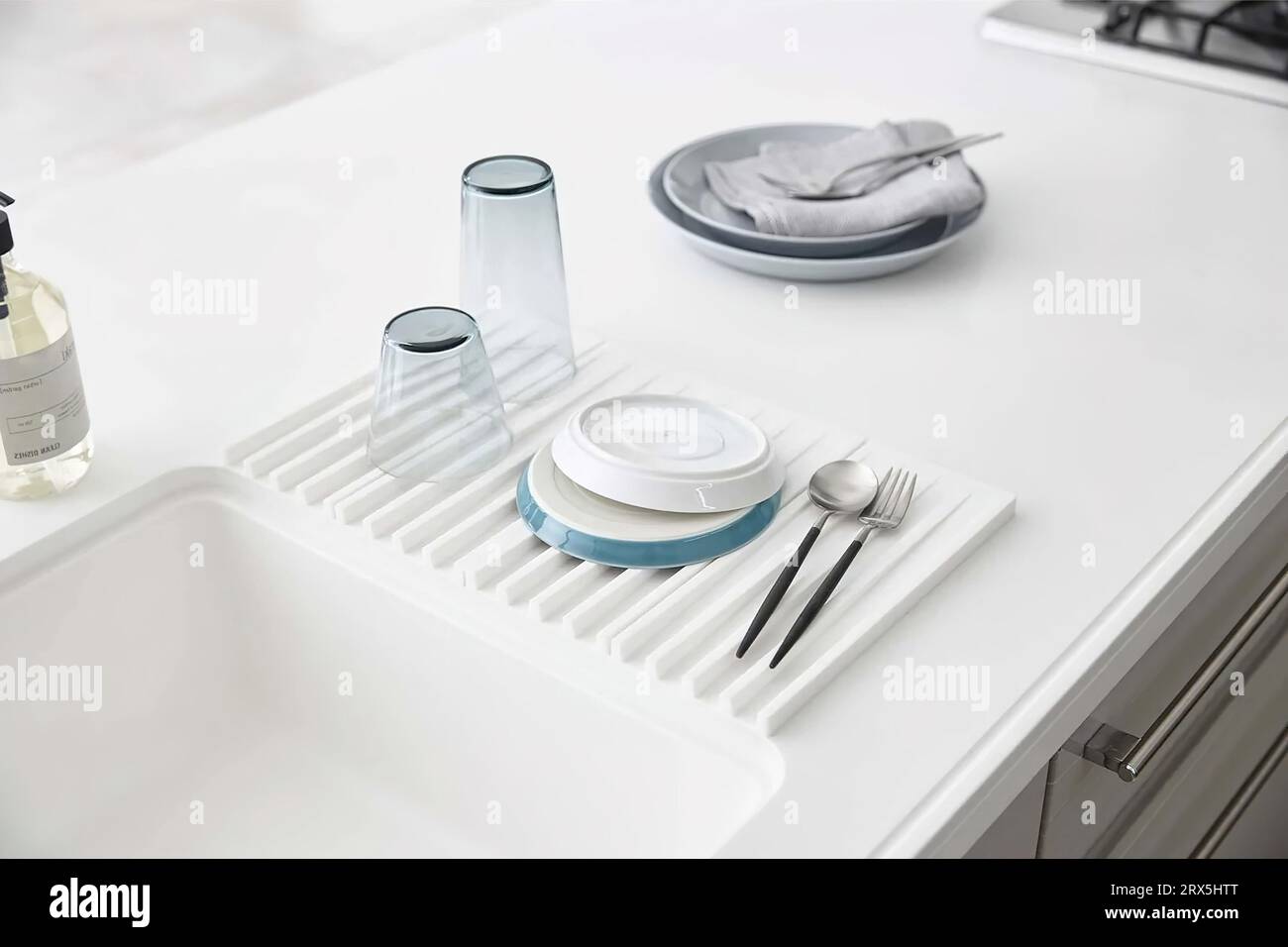 Clean dish in the rack in kitchen interior Stock Photo - Alamy