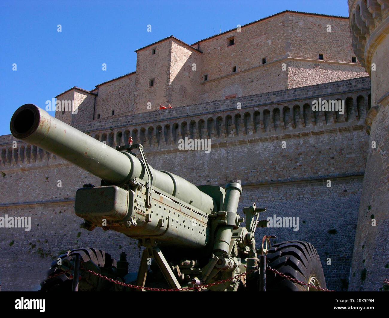 San Leo, near Rimini, Emilia Romagna, Italia Castell, castle, guns ...