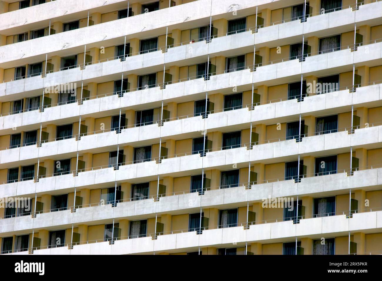 Monotonous house facade hi-res stock photography and images - Alamy