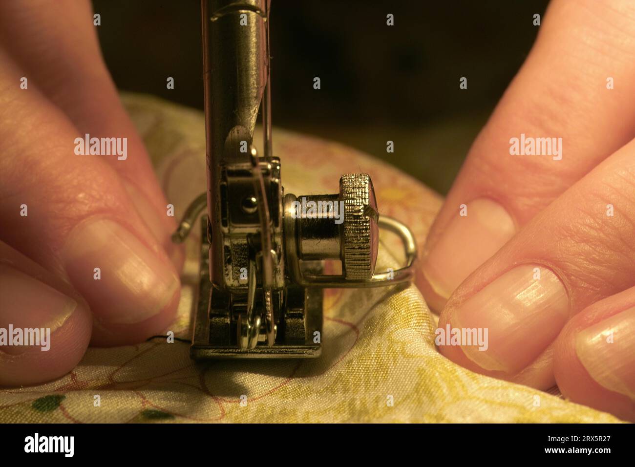 Sewing with the electric sewing machine Stock Photo - Alamy