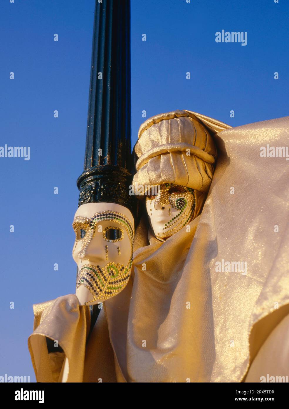 Carnival in Venice lasts exactly 10 days, begins on the weekend in ...