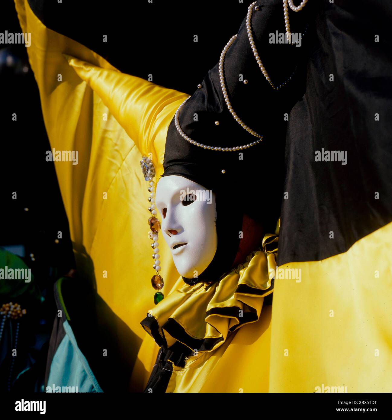 Carnival in Venice lasts exactly 10 days, begins on the weekend in ...