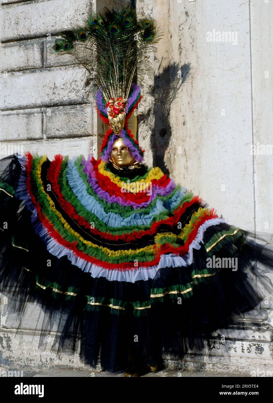 Carnival in Venice lasts exactly 10 days, begins on the weekend in ...
