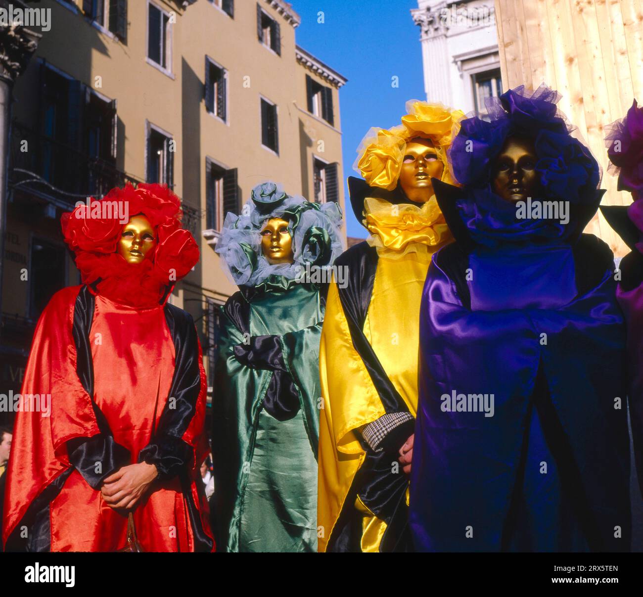 Carnival in Venice lasts exactly 10 days, begins on the weekend in ...